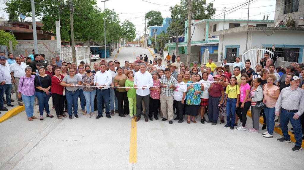 ENTREGA ARMANDO MARTÍNEZ PAVIMENTACIÓN E ILUMINACIÓN SOLAR EN LA ...